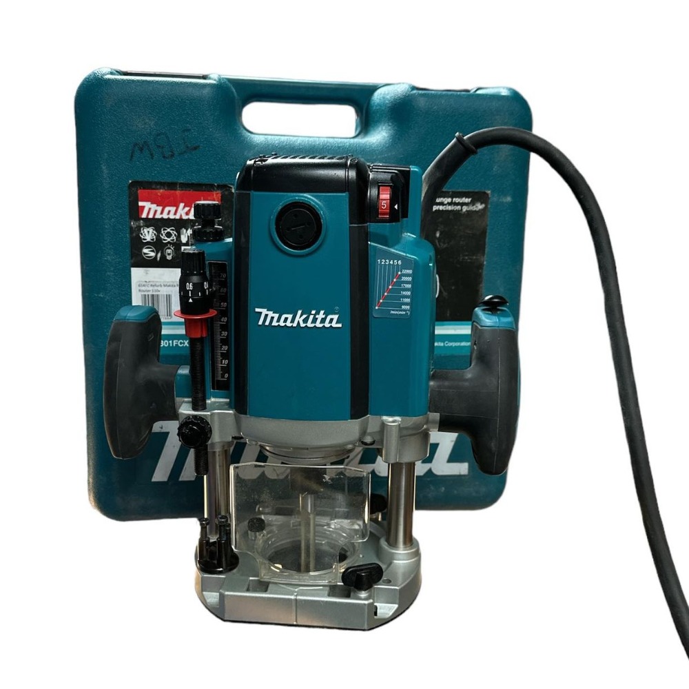 Pre-owned Makita 110v 1/2 Plunge Router - RP3201FC - Own4Less